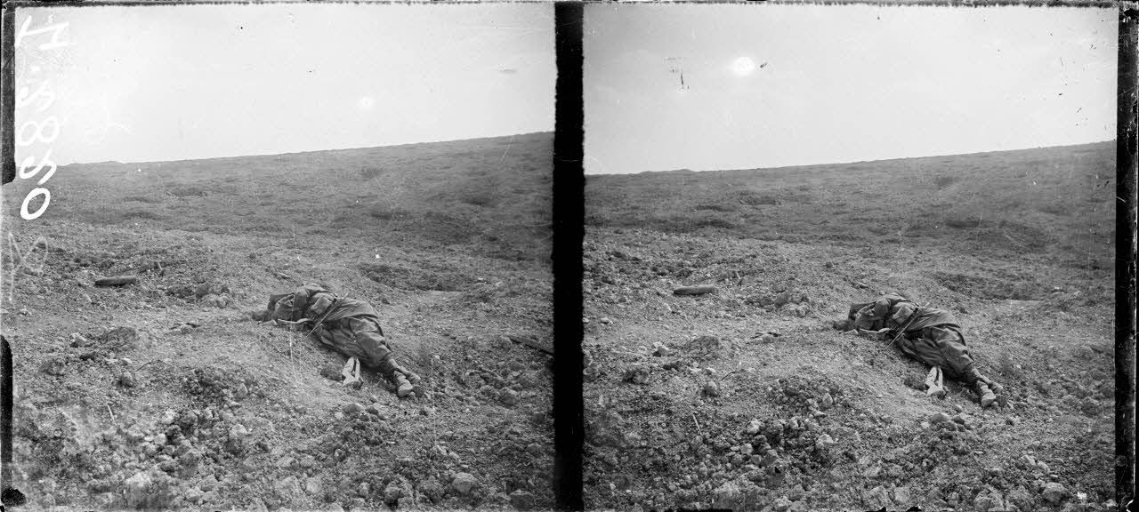ImagesDéfense - Le Mort-Homme, Meuse, cadavres et trous d'obus ...