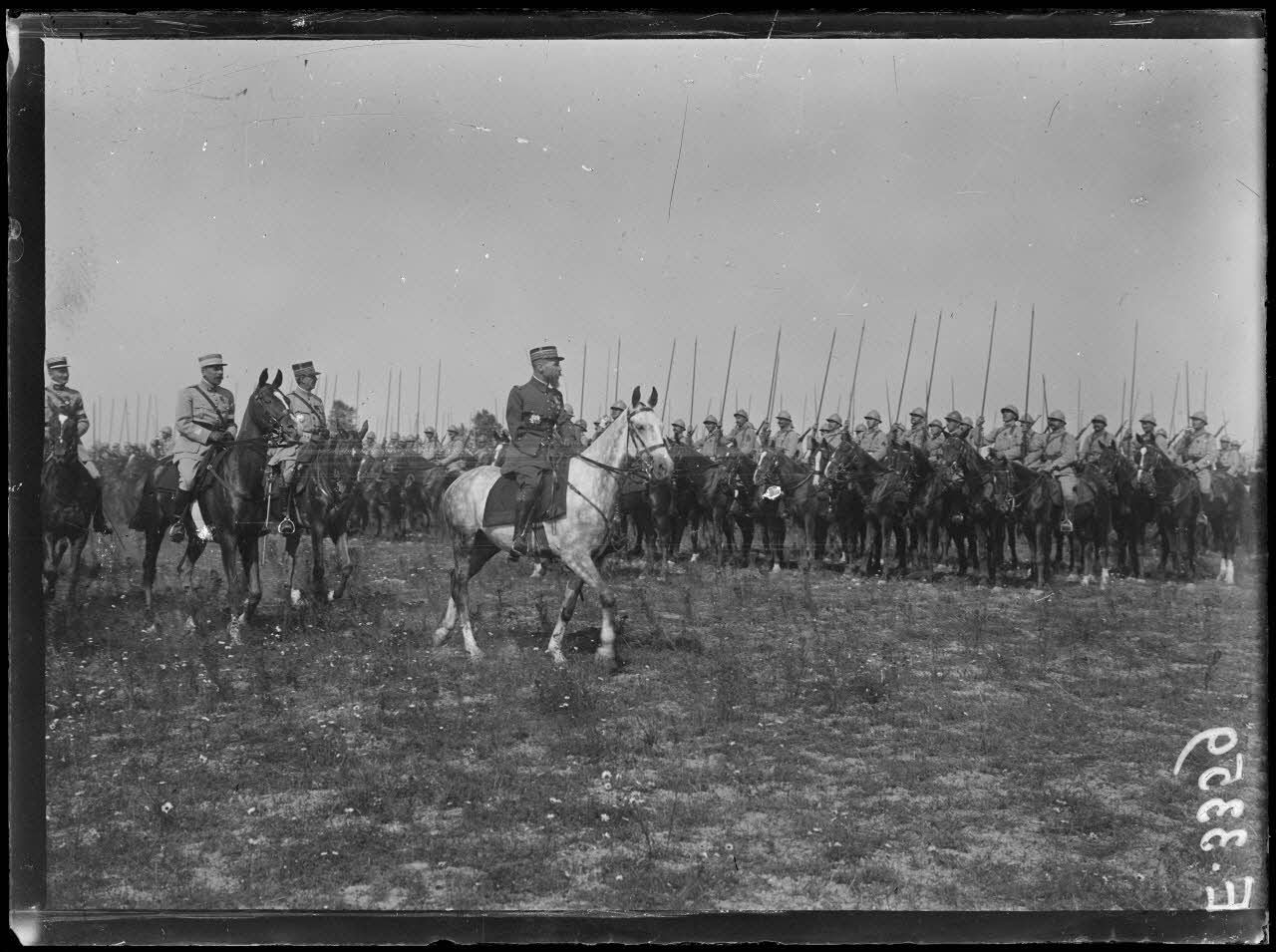 ImagesDéfense - [Revue de la 1re Division de cavalerie.]