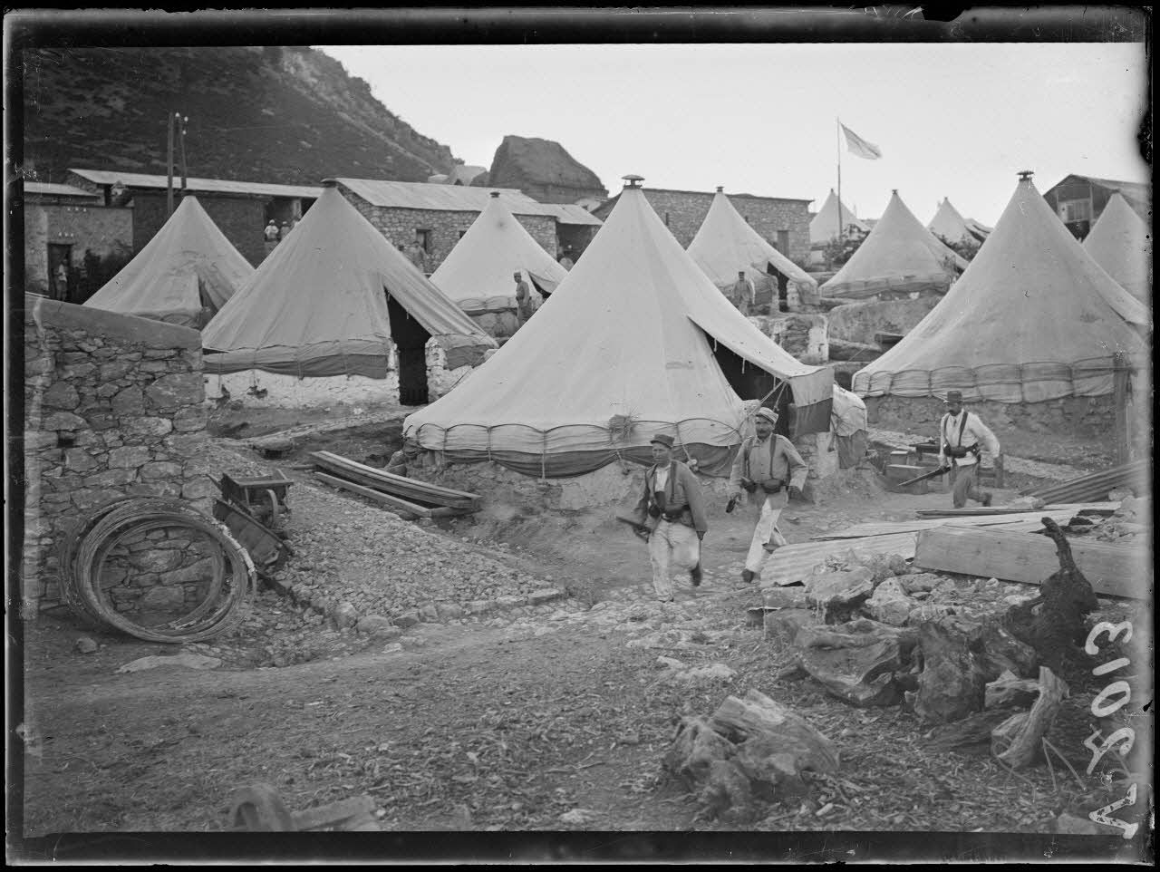 ImagesDéfense - Plaine du Sébou. Le camp d'AÏn-Ouzif et la montagne ...