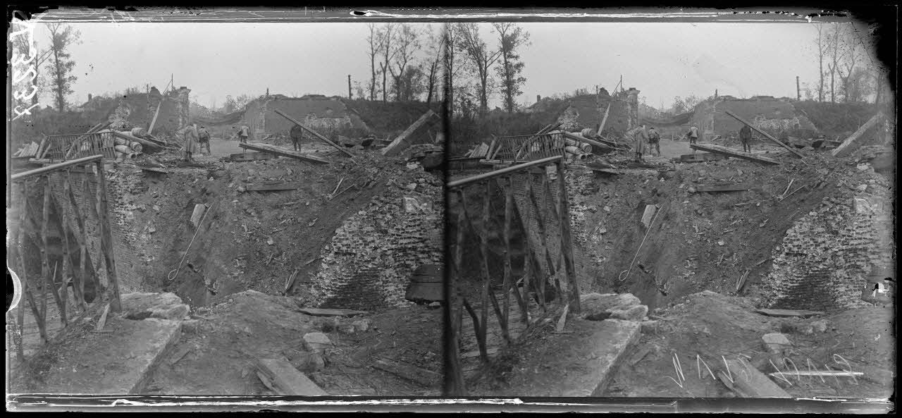 ImagesDéfense - La Fère, Aisne, le pont sauté à l'entrée de la Fère ...