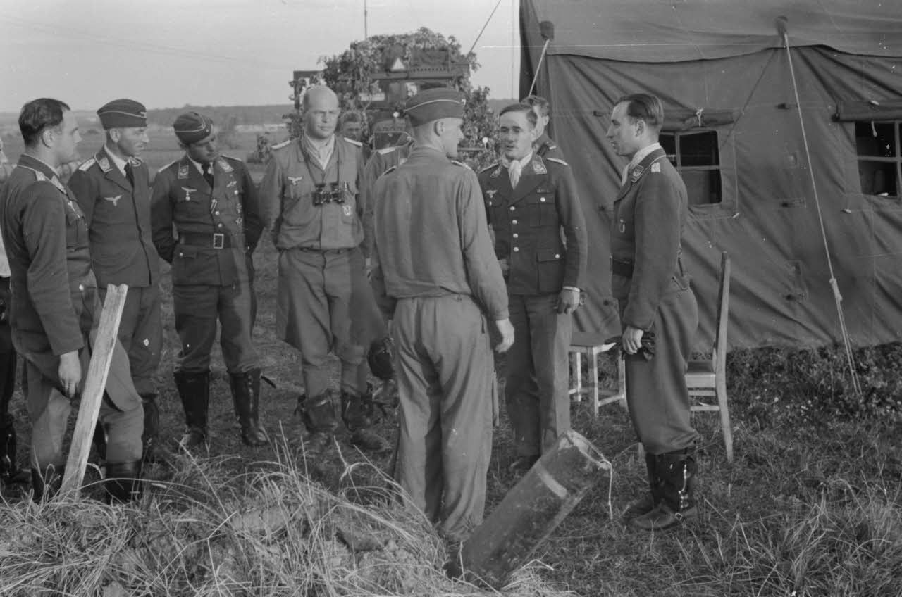 ImagesDéfense - Le commandant (Major) Günther Lüzow, Kommodore du ...