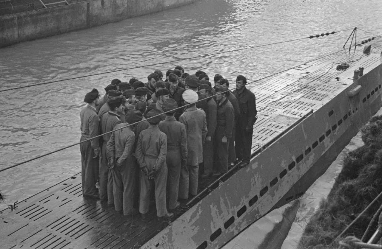 ImagesDéfense - A Saint-Nazaire, le capitaine de corvette ...