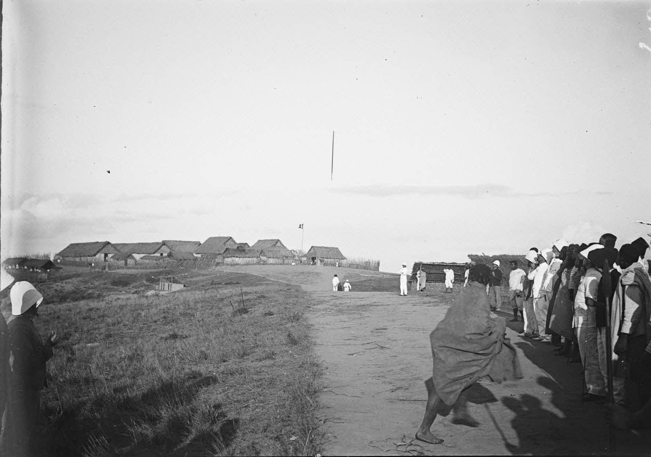 ImagesDéfense - Handana. Lancement de la sagaie. [légende d'origine]