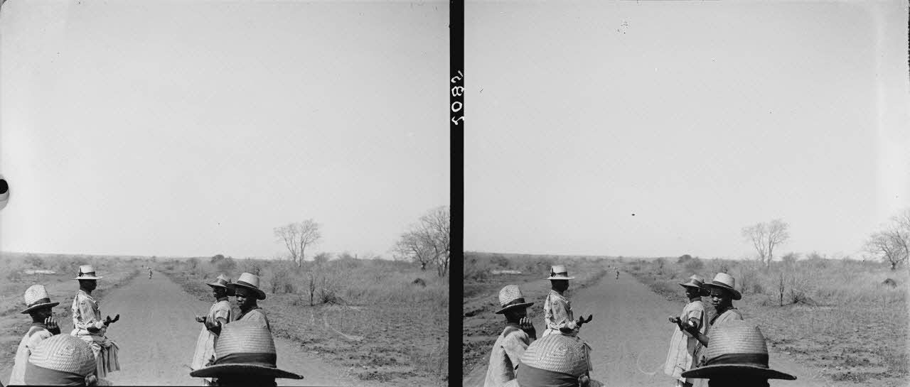 ImagesDéfense - Entre Bekily et Bekitro. [légende d'origine]