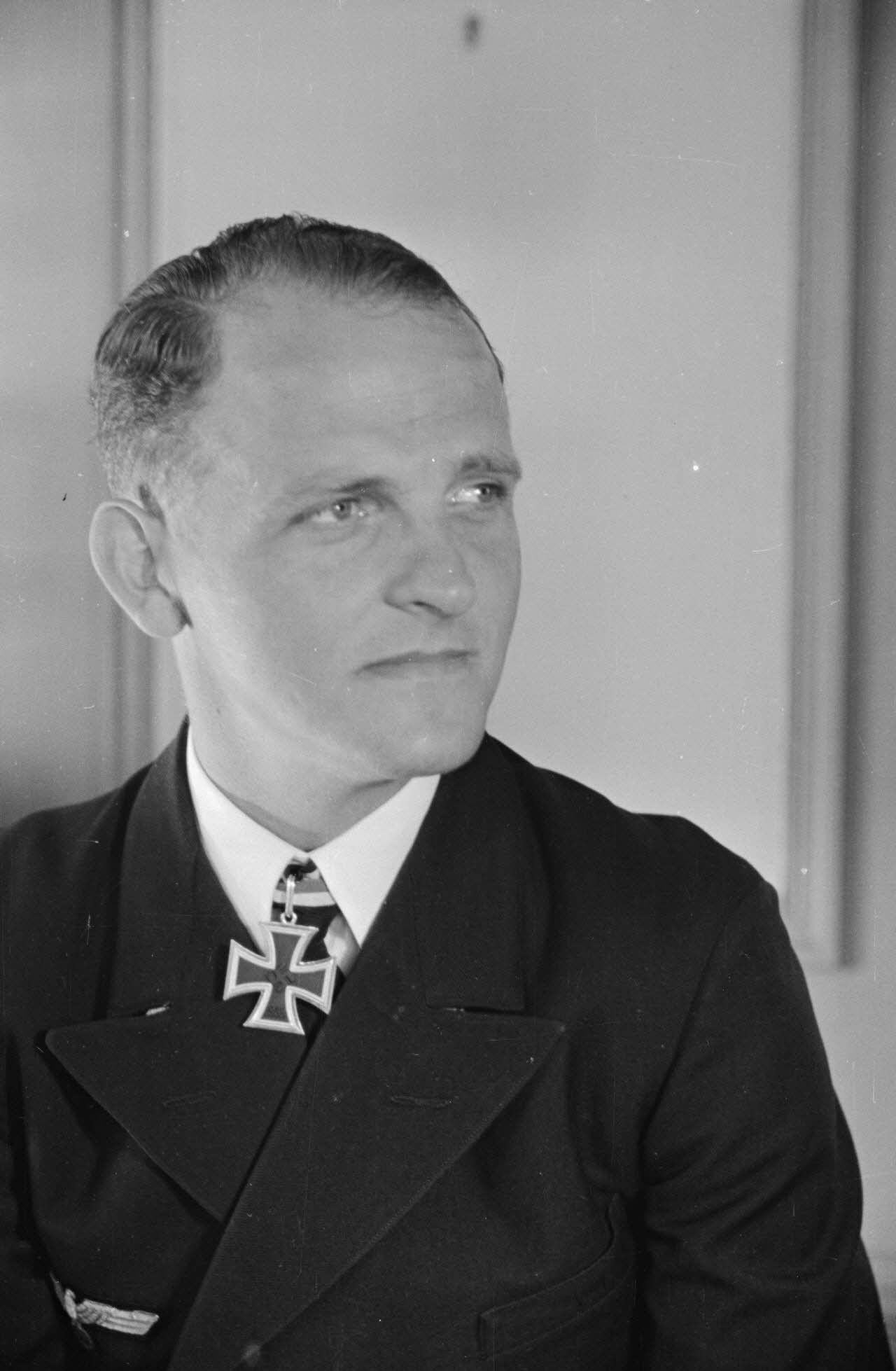 ImagesDéfense - Portrait du lieutenant (Oberleutnant zur See) Erich ...