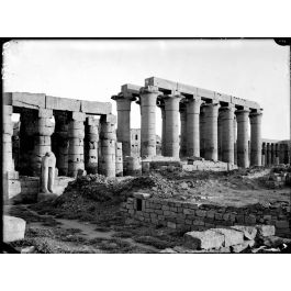 ImagesDéfense - Temple de Louksor. Egypte. Extérieur et colonnade ...