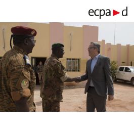 ImagesDéfense - Le général malien Didier Dacko accueille monsieur Koen ...