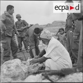 ImagesDéfense - Activités de la 29e DI au cap Figalo. [Description en ...