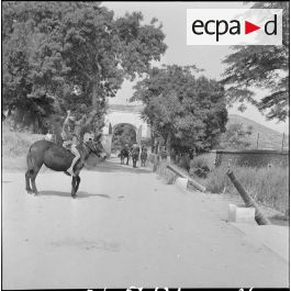 ImagesDéfense - Vie quotidienne dans un village, aidé par une unité du ...