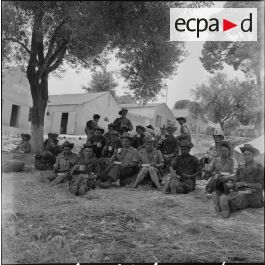 ImagesDéfense - Vie quotidienne dans un village, aidé par une unité du ...