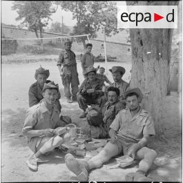 ImagesDéfense - Vie quotidienne dans un village, aidé par une unité du ...