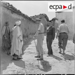 ImagesDéfense - Vie quotidienne dans un village, aidé par une unité du ...