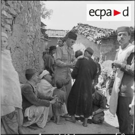 ImagesDéfense - Vie quotidienne dans un village, aidé par une unité du ...