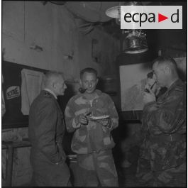 ImagesDéfense - Présentation du PC du lieutenant-colonel Marcel Bigeard ...