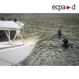 ImagesDéfense - Des plongeurs du 17e régiment du génie parachutiste ...