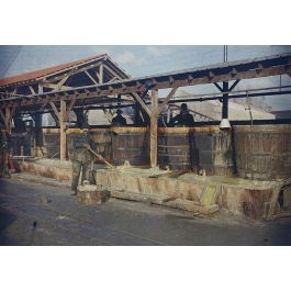 ImagesDéfense - Lavage de la mélinite (explosif à base d'acide picrique ...