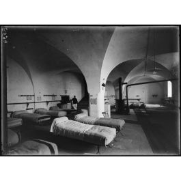 ImagesDéfense - Verdun, Meuse, hôpital temporaire n°4. [légende d'origine]