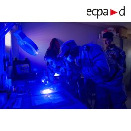 ImagesDéfense - L'adjudant Aline de la police scientifique du pôle ...