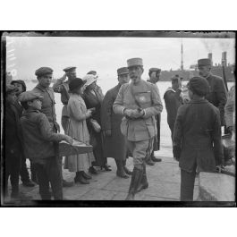 ImagesDéfense - Salonique. Arrivée du général Roques, ministre de la ...