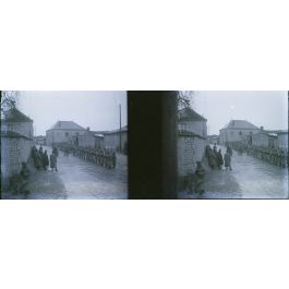 ImagesDéfense - [Rang de soldats au garde-à-vous.]