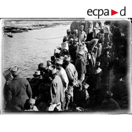 ImagesDéfense - Des soldats malgaches à bord du "Caucase". [légende d ...