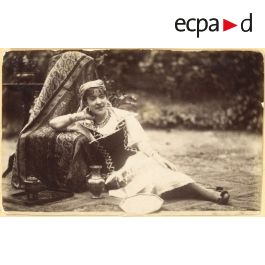 ImagesDéfense - Sa soeur Yvette. [légende d'origine]