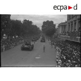 ImagesDéfense - Défilé de chars M24 Chaffee le 14 juillet 1951 à Hanoï.