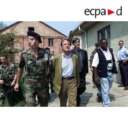 ImagesDéfense - Arrivée de Bernard Kouchner à l'usine de plomb de ...