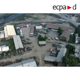 ImagesDéfense - Vue aérienne de la base de la KFOR à Mitrovica.