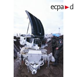 ImagesDéfense - Radar de trajectométrie Cymbeline installé sur l ...