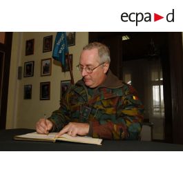 ImagesDéfense - Visite de 2 généraux belges à l'état-major de la BMN-N ...