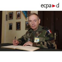 ImagesDéfense - Visite du général de division Renucci, DC-MAT, à la BMN ...