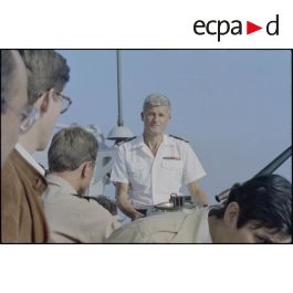 ImagesDéfense - Le capitaine de frégate Rouyer, commandant du Georges ...