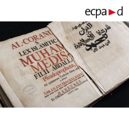 ImagesDéfense - Exposition d'un exemplaire ancien du Coran d'Abraham ...