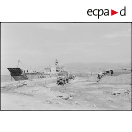 ImagesDéfense - Accostage d'un EDIC dans le port de Beyrouth.