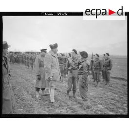 ImagesDéfense - Le général d'armée Henri Giraud s'entretient avec un ...