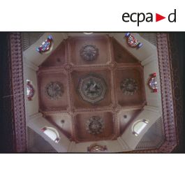 ImagesDéfense - Plafond sculpté de la Résidence des Pins.