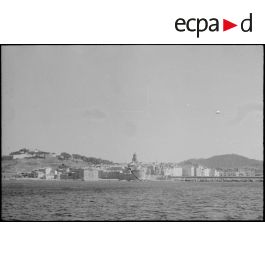 ImagesDéfense - Vue de Saint-Tropez après le débarquement.