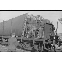 ImagesDéfense - Sur le terrain d'aviation de Gardermoen, la mascotte du ...