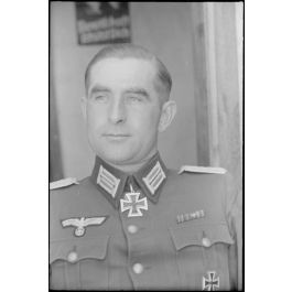 ImagesDéfense - Portrait du commandant (Major) Hans Müller, décoré de ...