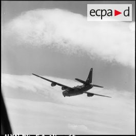 ImagesDéfense - Avion bombardier Privateer de la flottille 28F en vol ...