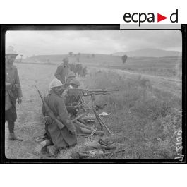 ImagesDéfense - (Petorak). Mitrailleuses en action. 20 octobre 1916 ...