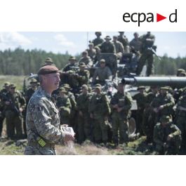 ImagesDéfense - Le lieutenant-colonel Angus Tilney s'adresse aux ...