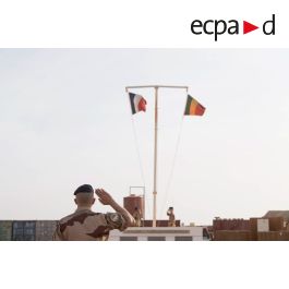 ImagesDéfense - Le colonel Emmanuel Violante-Charbuy, représentant du ...