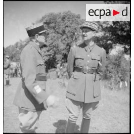 ImagesDéfense - Le général de corps d'armée Lafont (?) et le colonel d ...