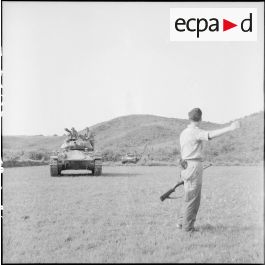 ImagesDéfense - Progression de chars M24 Chaffee en direction de Mao ...