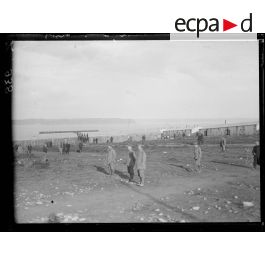 ImagesDéfense - Rade de Brest, camp de l'ïle Longue. Prisonniers civils ...