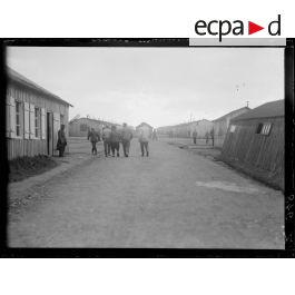 ImagesDéfense - Rade de Brest, camp de l'ïle Longue. Prisonniers civils ...