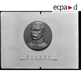 ImagesDéfense - Paris. Musée Leblanc. Médaille Lord Kitchener. [légende ...
