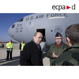 ImagesDéfense - Le ministre de la Défense Jean-Yves Le Drian visite un ...